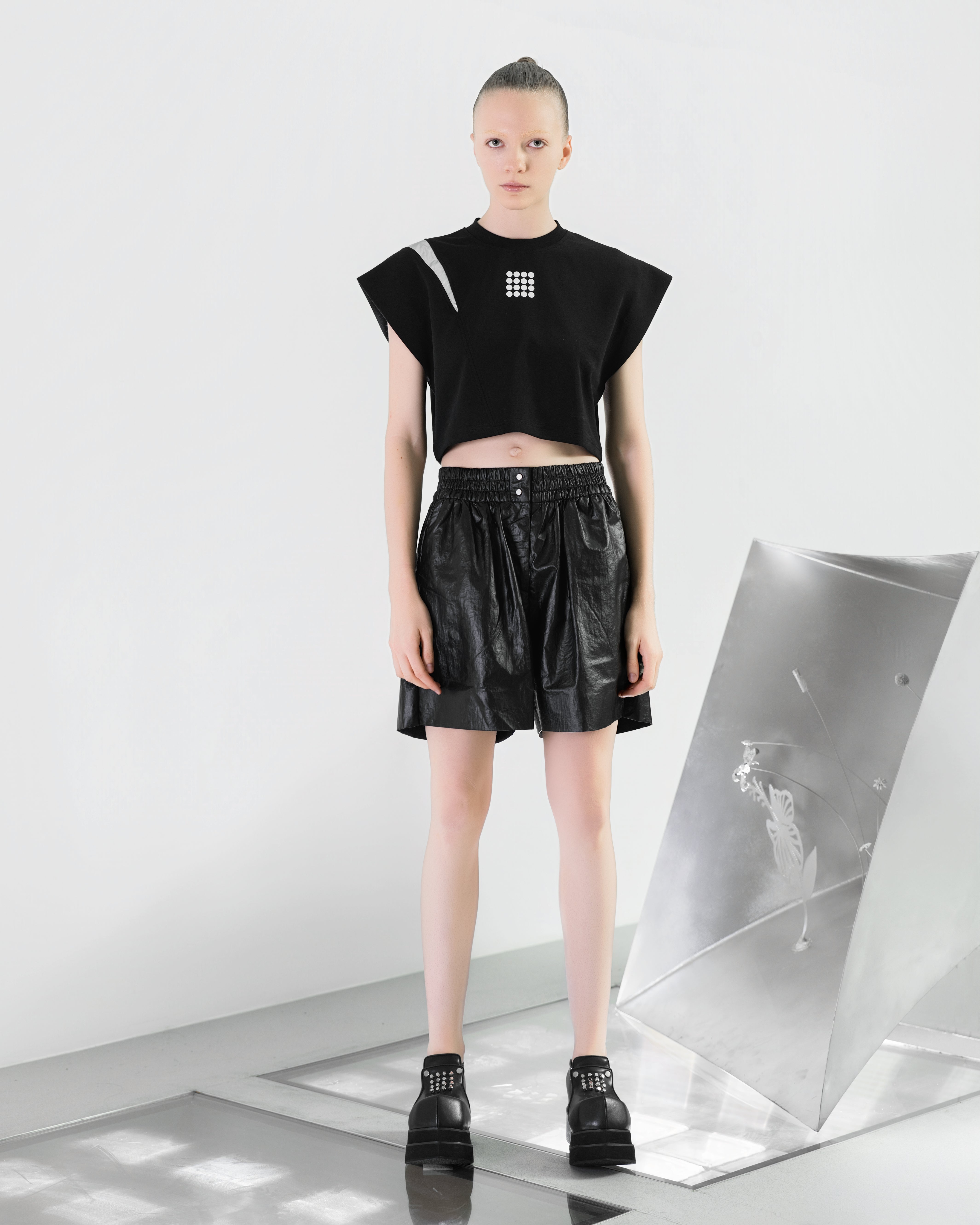 NOIZ N7TP1 Strip Crop Top – A-JANE